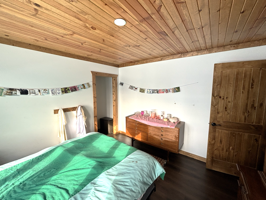 Stunning Hand-Crafted Amish Home — North of Anabel, Macon County, MO