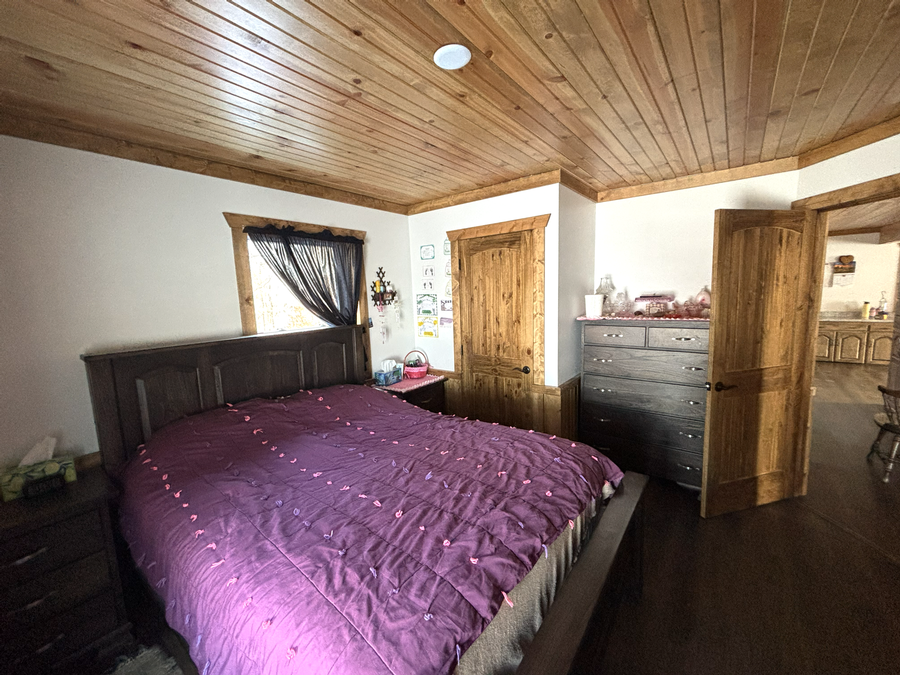 Stunning Hand-Crafted Amish Home — North of Anabel, Macon County, MO
